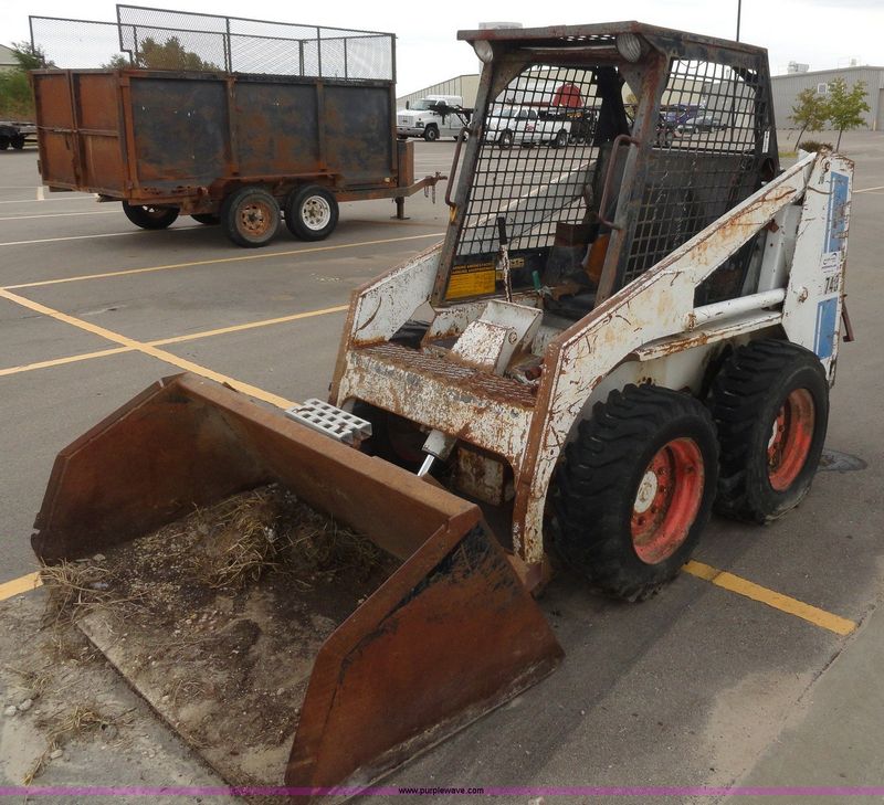 Bobcat 2000 (1983-1987): Specs, Bucket, Dimensions, Engine, Operational ...