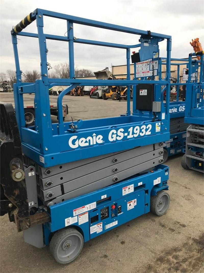 Genie GS1930: Specs, Dimensions, Platform, Engine, Operational