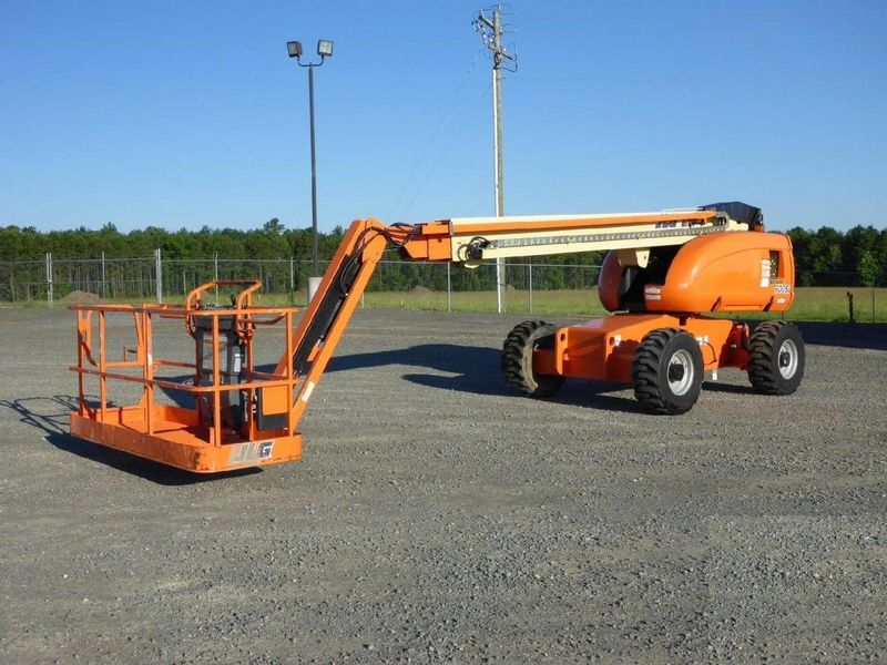 JLG 600SJ 4WD: Specs, Dimensions, Platform, Engine, Operational