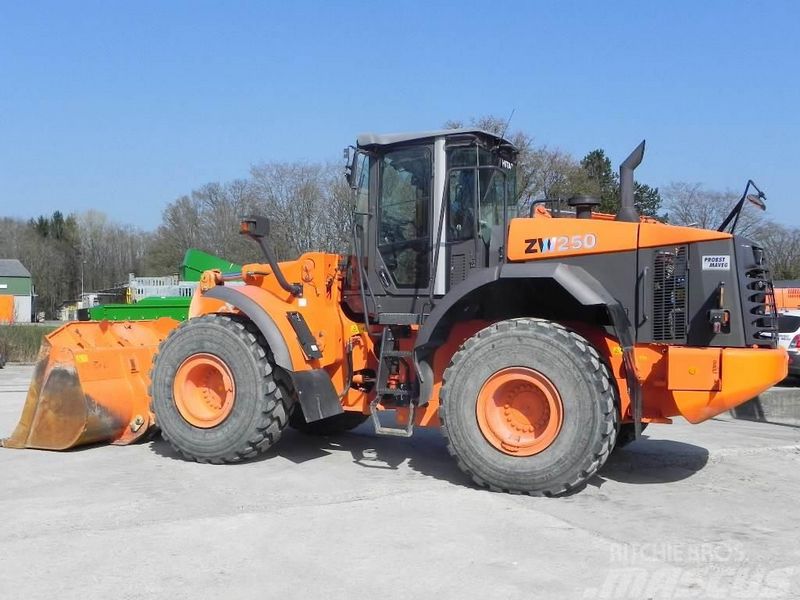 Hitachi ZW250: Specs, Bucket, Dimensions, Engine, Operational ...